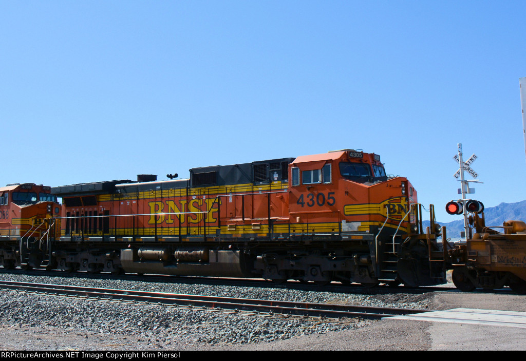 BNSF 4305